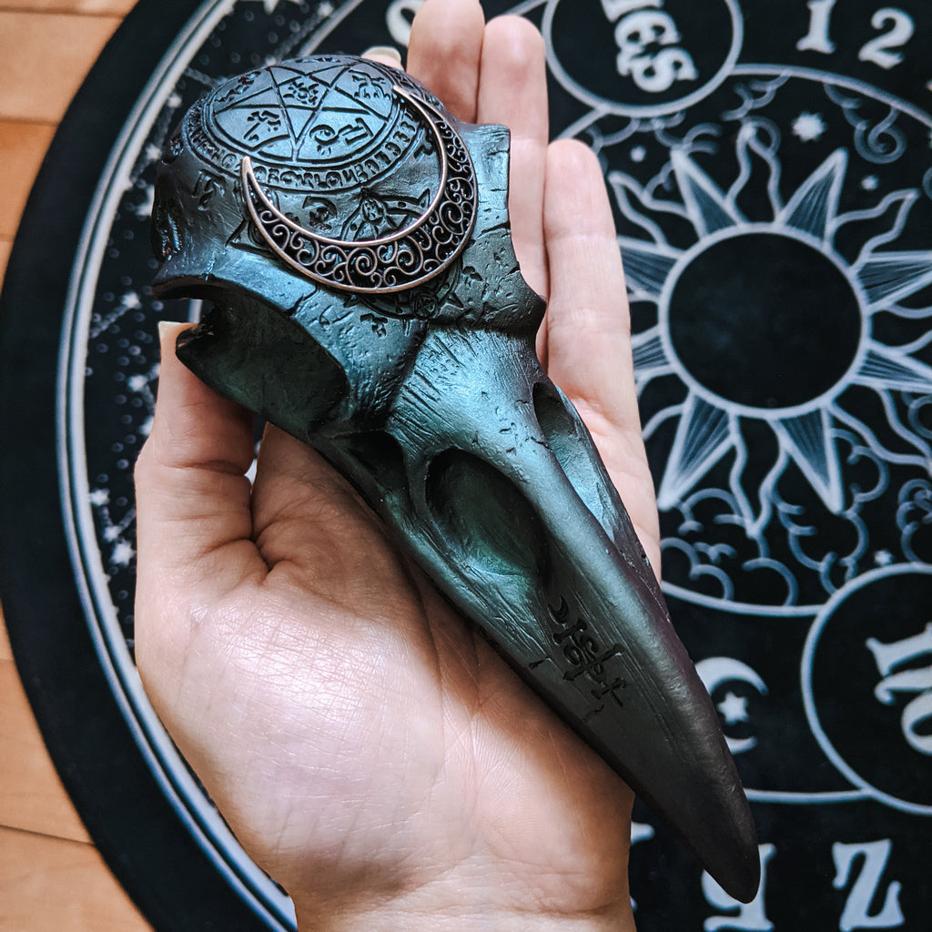 RAVEN - SHINY GREEN HOME DECOR WITCHY WALL RESIN PIECE – ☽ LUNA CORVUS